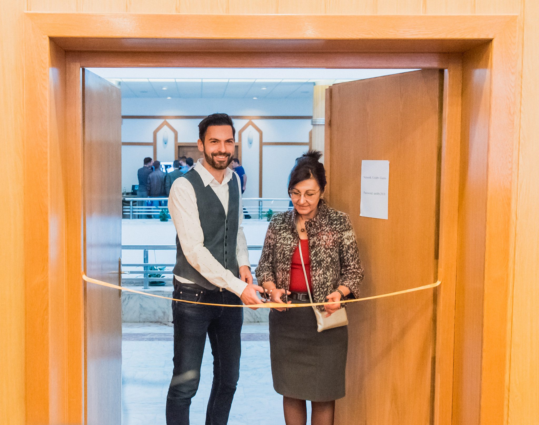 Mondly Launches A Virtual Reality App For Learning Languages: Mondly VR