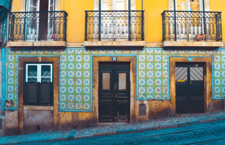 Hello In Portuguese - All The Portuguese Greetings You Need To Know