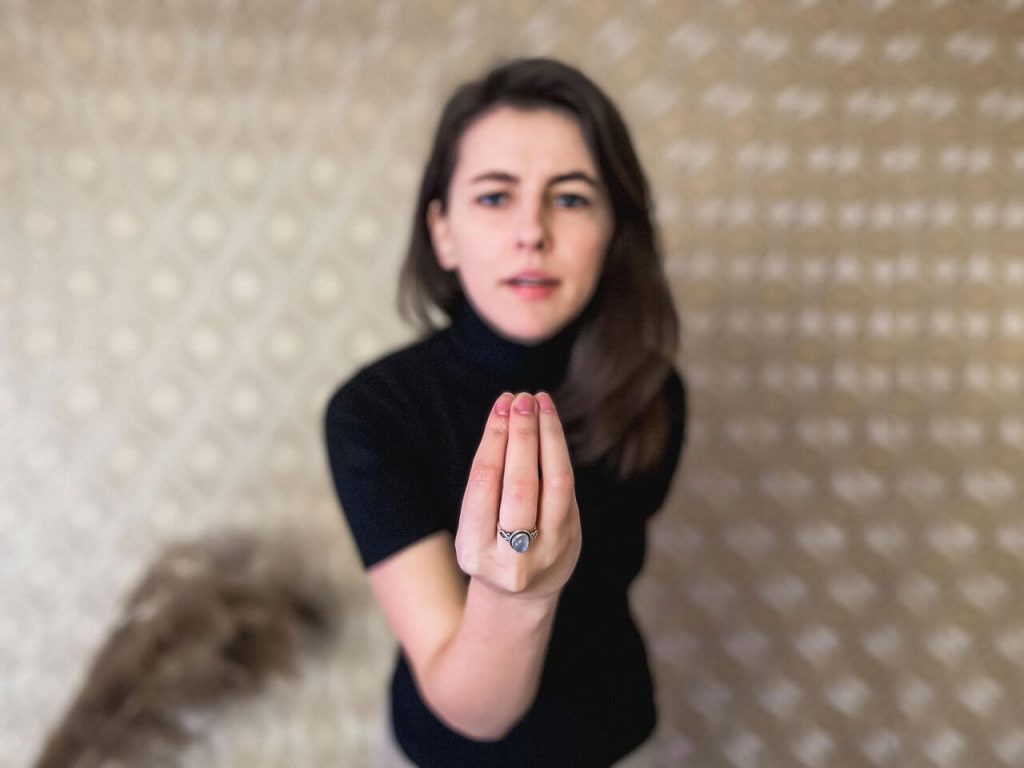 Top 10 Italian Hand Gestures Italians Use All The Time | Mondly Blog