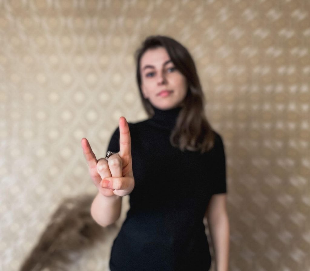 Top 10 Italian Hand Gestures Italians Use All The Time | Mondly Blog