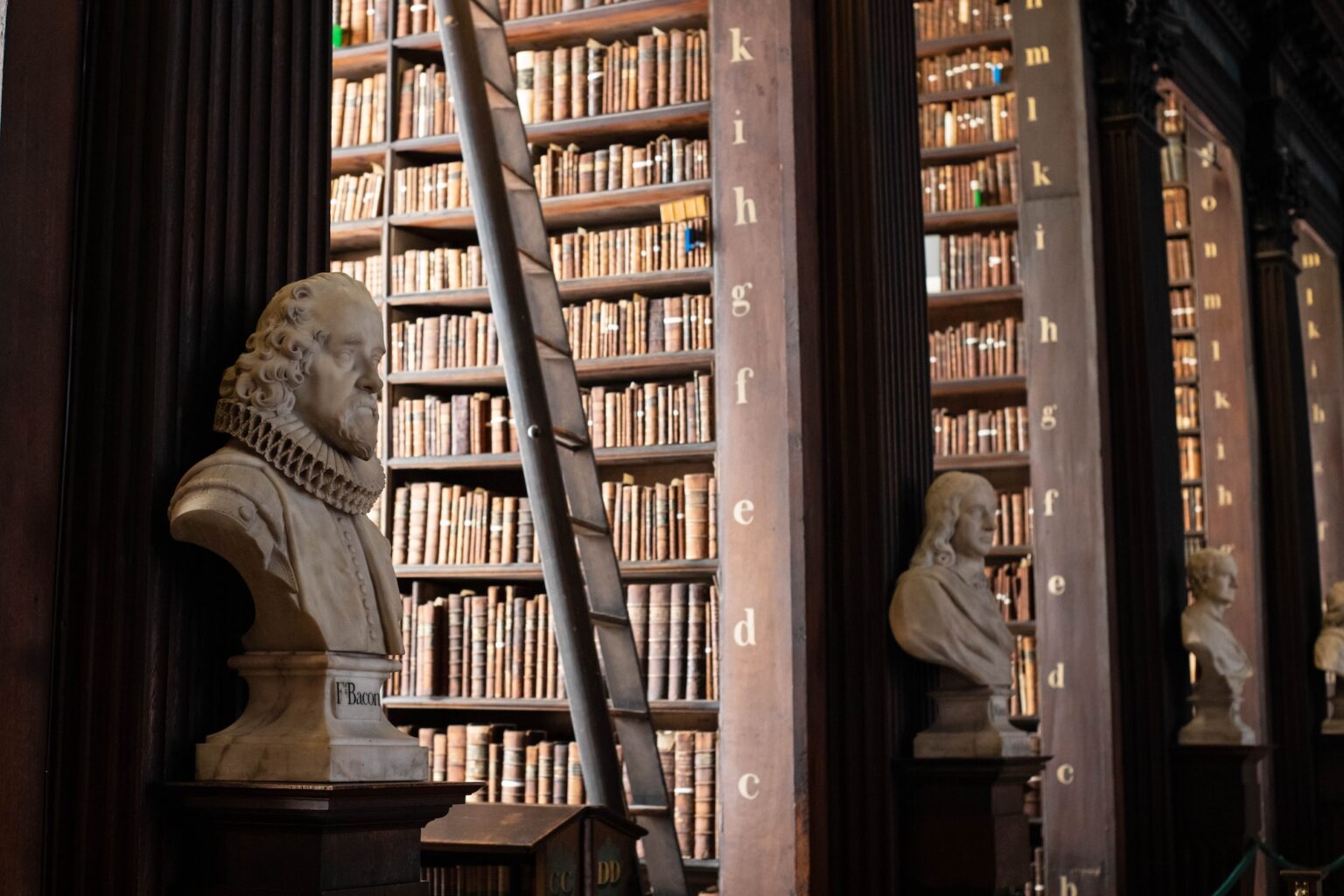 62 Old English Words We Should Use Again | Mondly Blog